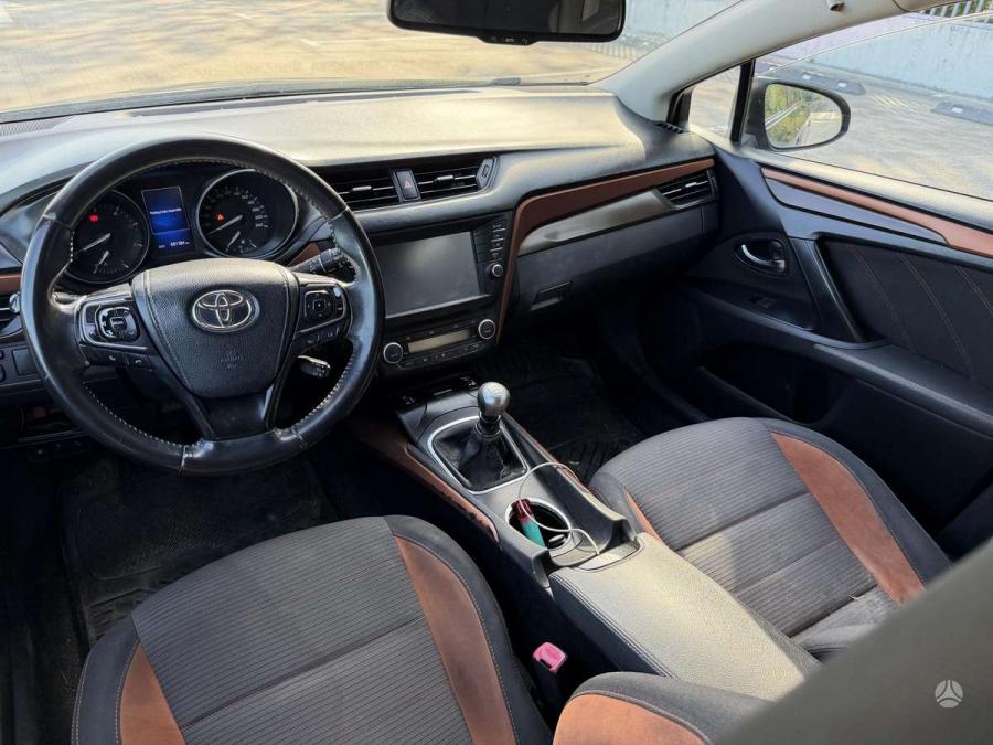 Melns Toyota Avensis 2016 Viļņa, ar dzinēja tilpumu 2.00 L un nobraukumu 691 tūkst. km par 3300 €, foto 8 vietnē AUTOMOTO.COM.LV
