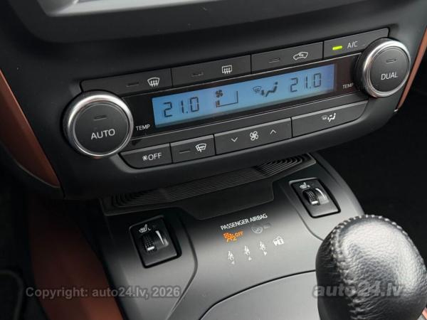 Black Toyota Avensis 2017 in Parnu, with an engine capacity of 1.80 L and mileage of 136 thousand km for 13900 €, photo 11 on AUTOMOTO.COM.LV