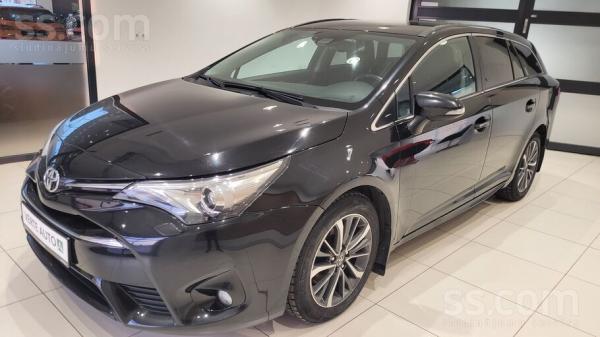 Black Toyota Avensis 2017 in Riga, with an engine capacity of 2.00 L and mileage of 196 thousand km for 8790 €, photo 3 on AUTOMOTO.COM.LV