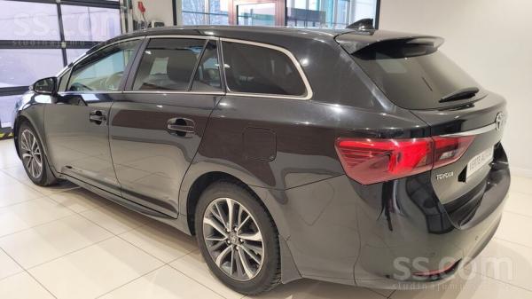 Black Toyota Avensis 2017 in Riga, with an engine capacity of 2.00 L and mileage of 196 thousand km for 8790 €, photo 4 on AUTOMOTO.COM.LV