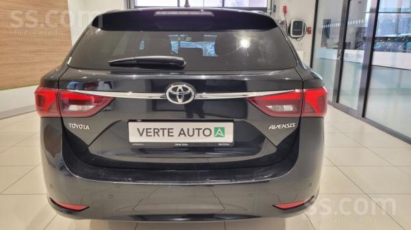 Black Toyota Avensis 2017 in Riga, with an engine capacity of 2.00 L and mileage of 196 thousand km for 8790 €, photo 5 on AUTOMOTO.COM.LV