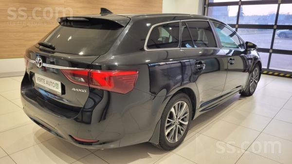 Black Toyota Avensis 2017 in Riga, with an engine capacity of 2.00 L and mileage of 196 thousand km for 8790 €, photo 6 on AUTOMOTO.COM.LV