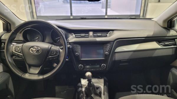 Black Toyota Avensis 2017 in Riga, with an engine capacity of 2.00 L and mileage of 196 thousand km for 8790 €, photo 7 on AUTOMOTO.COM.LV