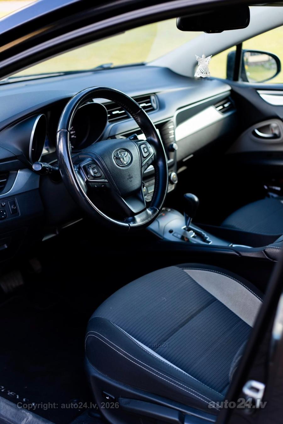 Black Toyota Avensis 2017 in Tallinn, with an engine capacity of 1.80 L and mileage of 178 thousand km for 13000 €, photo 5 on AUTOMOTO.COM.LV