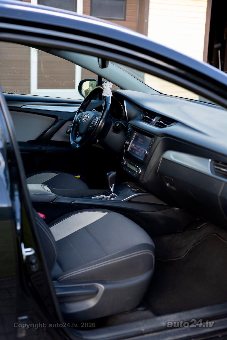 Black Toyota Avensis 2017 in Tallinn, with an engine capacity of 1.80 L and mileage of 178 thousand km for 13000 €, photo 6 on AUTOMOTO.COM.LV
