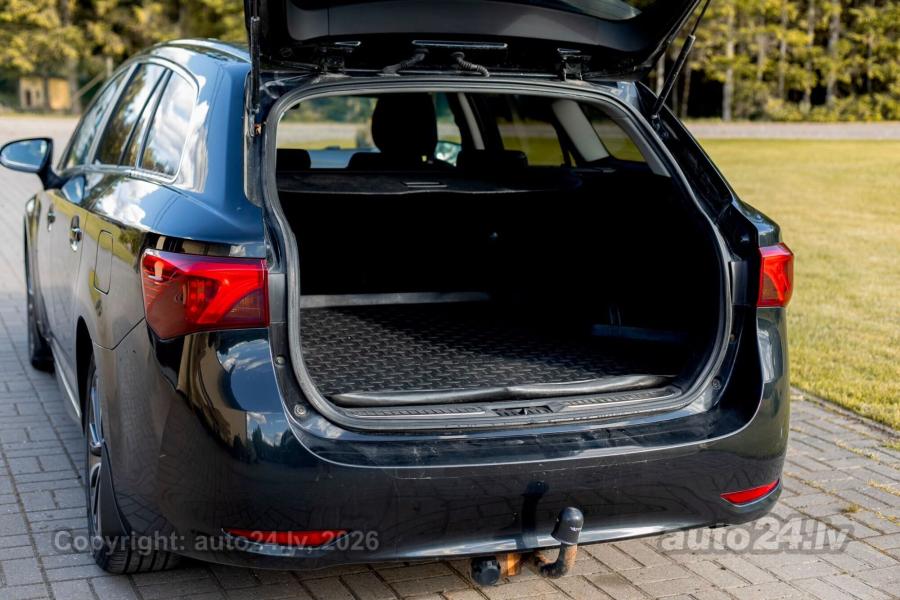 Black Toyota Avensis 2017 in Tallinn, with an engine capacity of 1.80 L and mileage of 178 thousand km for 13000 €, photo 8 on AUTOMOTO.COM.LV