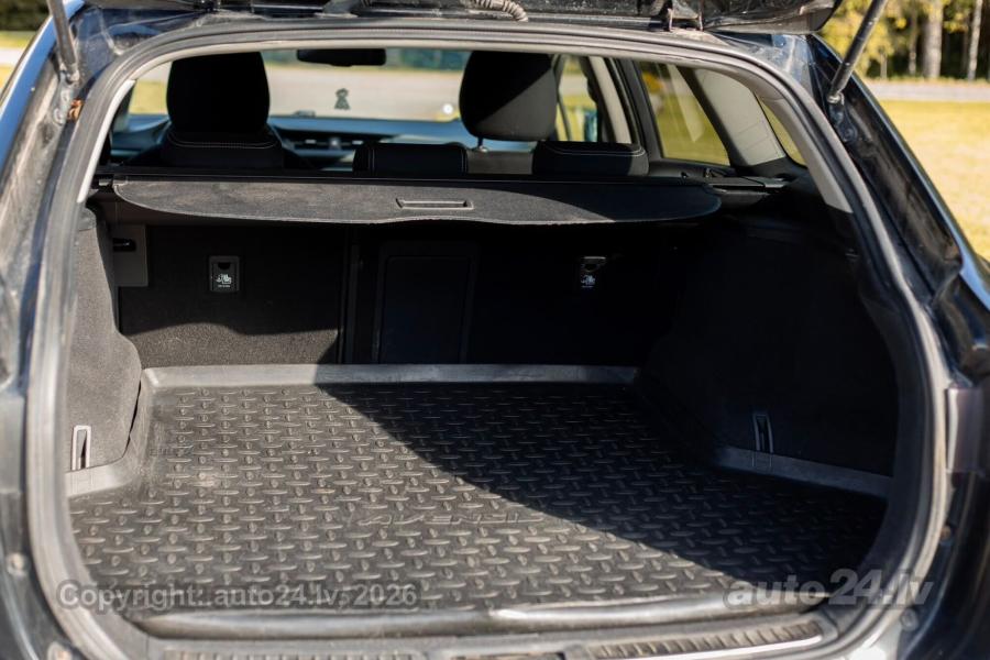 Black Toyota Avensis 2017 in Tallinn, with an engine capacity of 1.80 L and mileage of 178 thousand km for 13000 €, photo 9 on AUTOMOTO.COM.LV