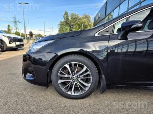 Melns Toyota Avensis 2017 Rīga, ar dzinēja tilpumu 2.00 L un nobraukumu 196 tūkst. km par 8590 €, foto 24 vietnē AUTOMOTO.COM.LV