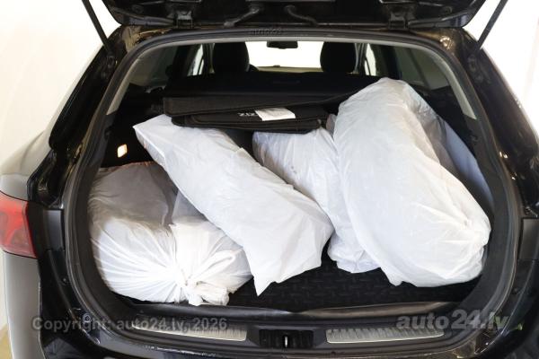 Black Toyota Avensis 2018 in Tallinn, with an engine capacity of 1.80 L and mileage of 115 thousand km for 14000 €, photo 10 on AUTOMOTO.COM.LV