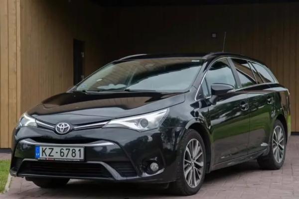 Черный Тойота Авенсис 2018 в Гробиня, объемом двигателя 2.00 л и пробегом 153 тыс. км за 10500 €, фото 2 на AUTOMOTO.COM.LV