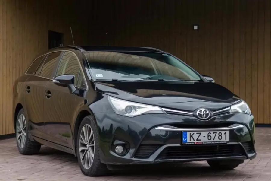 Черный Тойота Авенсис 2018 в Гробиня, объемом двигателя 2.00 л и пробегом 153 тыс. км за 10500 €, фото 5 на AUTOMOTO.COM.LV