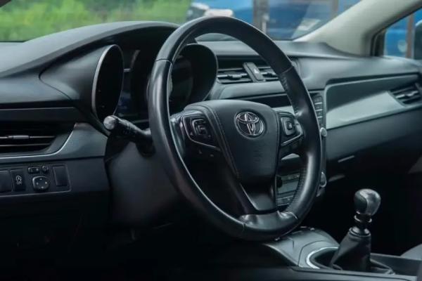 Черный Тойота Авенсис 2018 в Гробиня, объемом двигателя 2.00 л и пробегом 153 тыс. км за 10500 €, фото 10 на AUTOMOTO.COM.LV
