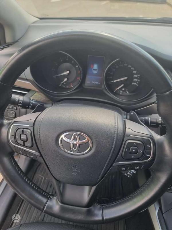 Black Toyota Avensis 2018 in Siauliai, with an engine capacity of 1.99 L and mileage of 244 thousand km for 11800 €, photo 1 on AUTOMOTO.COM.LV