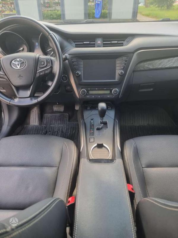 Black Toyota Avensis 2018 in Siauliai, with an engine capacity of 1.99 L and mileage of 244 thousand km for 11800 €, photo 2 on AUTOMOTO.COM.LV
