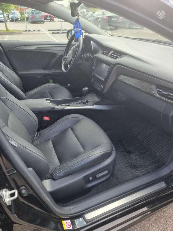 Black Toyota Avensis 2018 in Siauliai, with an engine capacity of 1.99 L and mileage of 244 thousand km for 11800 €, photo 9 on AUTOMOTO.COM.LV