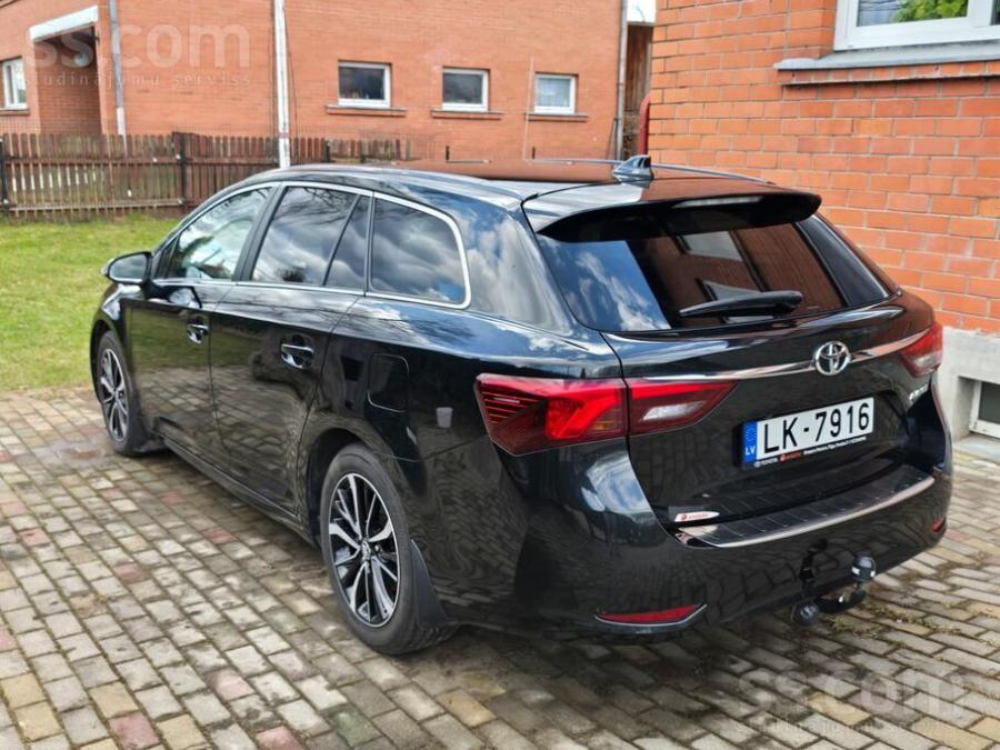 Black Toyota Avensis 2018 in Ogre, with an engine capacity of 2.00 L and mileage of 159 thousand km for 11500 €, photo 4 on AUTOMOTO.COM.LV