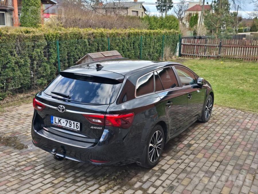 Black Toyota Avensis 2018 in Ogre, with an engine capacity of 2.00 L and mileage of 159 thousand km for 11500 €, photo 5 on AUTOMOTO.COM.LV