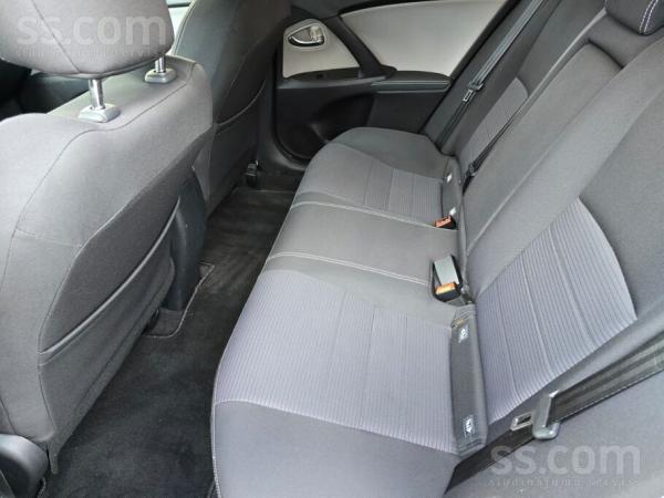 Black Toyota Avensis 2018 in Ogre, with an engine capacity of 2.00 L and mileage of 159 thousand km for 11500 €, photo 6 on AUTOMOTO.COM.LV