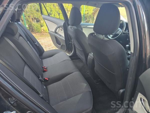 Black Toyota Avensis 2018 in Ogre, with an engine capacity of 2.00 L and mileage of 159 thousand km for 11500 €, photo 8 on AUTOMOTO.COM.LV