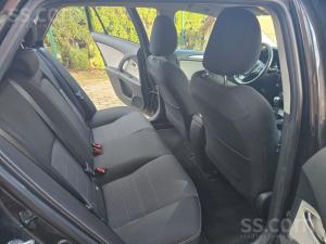 Black Toyota Avensis 2018 in Ogre, with an engine capacity of 2.00 L and mileage of 159 thousand km for 11500 €, photo 9 on AUTOMOTO.COM.LV