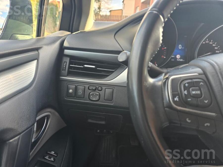 Black Toyota Avensis 2018 in Ogre, with an engine capacity of 2.00 L and mileage of 159 thousand km for 11500 €, photo 13 on AUTOMOTO.COM.LV