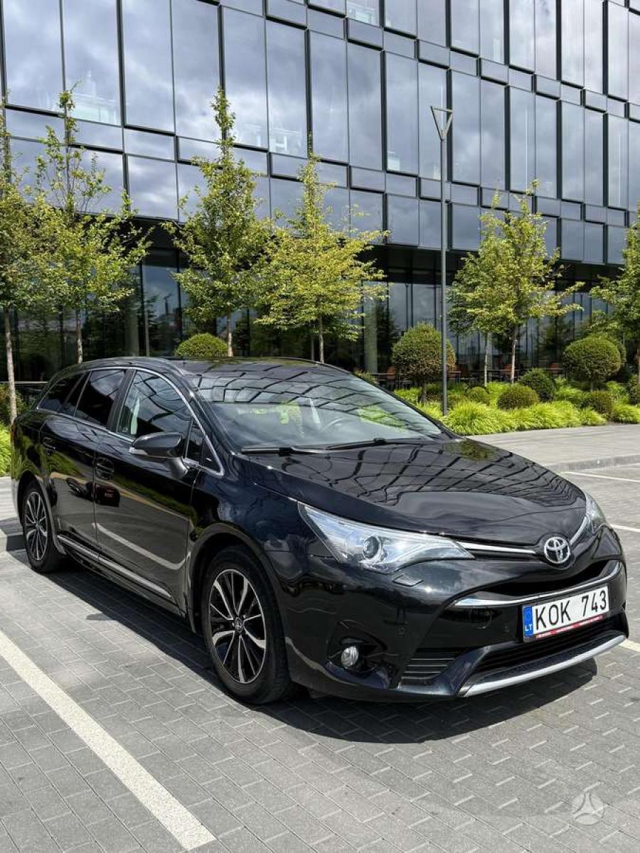 Melns Toyota Avensis 2018 Viļņa, ar dzinēja tilpumu 1.80 L un nobraukumu 60 tūkst. km par 17900 €, foto 1 vietnē AUTOMOTO.COM.LV