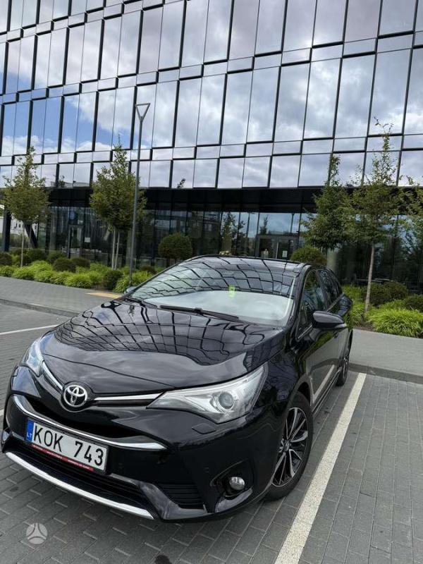 Melns Toyota Avensis 2018 Viļņa, ar dzinēja tilpumu 1.80 L un nobraukumu 60 tūkst. km par 17900 €, foto 2 vietnē AUTOMOTO.COM.LV
