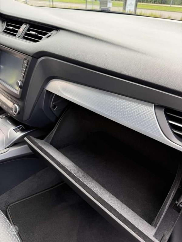 Melns Toyota Avensis 2018 Viļņa, ar dzinēja tilpumu 1.80 L un nobraukumu 60 tūkst. km par 17900 €, foto 6 vietnē AUTOMOTO.COM.LV