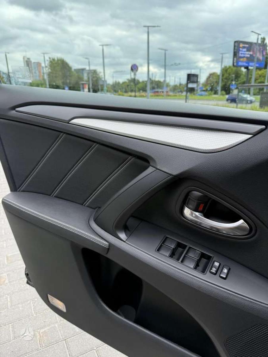 Melns Toyota Avensis 2018 Viļņa, ar dzinēja tilpumu 1.80 L un nobraukumu 60 tūkst. km par 17900 €, foto 11 vietnē AUTOMOTO.COM.LV