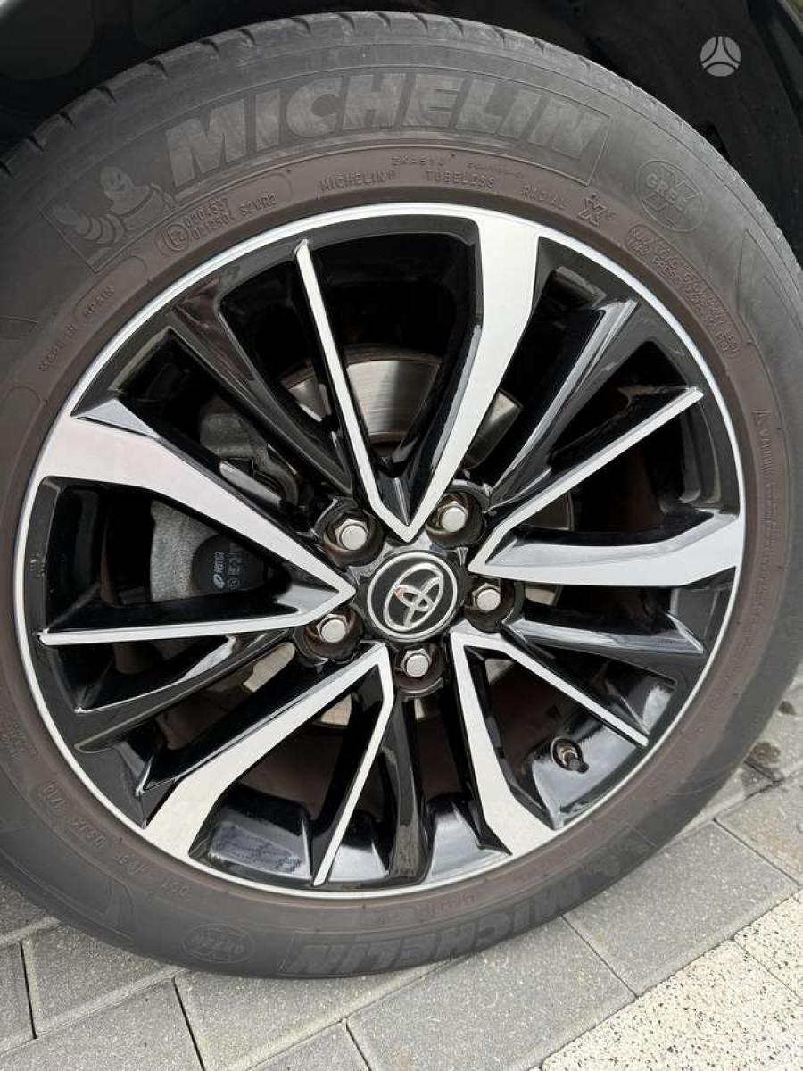 Melns Toyota Avensis 2018 Viļņa, ar dzinēja tilpumu 1.80 L un nobraukumu 60 tūkst. km par 17900 €, foto 12 vietnē AUTOMOTO.COM.LV