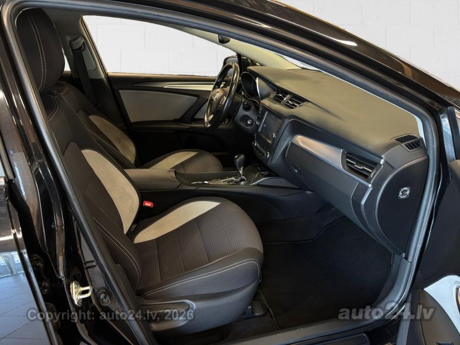 Black Toyota Avensis 2018 in Tartu, with an engine capacity of 1.80 L and mileage of 230 thousand km for 10990 €, photo 7 on AUTOMOTO.COM.LV