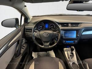 Black Toyota Avensis 2018 in Tartu, with an engine capacity of 1.80 L and mileage of 230 thousand km for 10990 €, photo 10 on AUTOMOTO.COM.LV