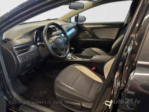 Black Toyota Avensis 2018 in Tartu, with an engine capacity of 1.80 L and mileage of 230 thousand km for 10990 €, photo 12 on AUTOMOTO.COM.LV