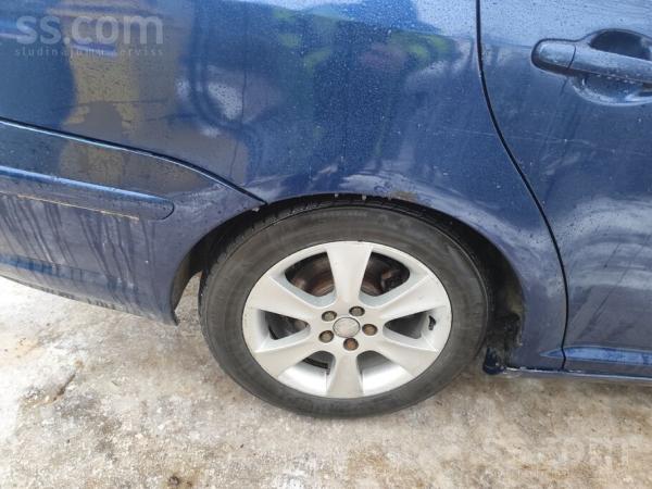 Zils Toyota Avensis 2004 Rīga, ar dzinēja tilpumu 2.00 L un nobraukumu 335 tūkst. km par 1250 €, foto 8 vietnē AUTOMOTO.COM.LV