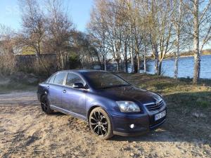 Zils Toyota Avensis 2007 Rīga, ar dzinēja tilpumu 2.20 L un nobraukumu 323 tūkst. km par 2600 €, foto  vietnē AUTOMOTO.COM.LV