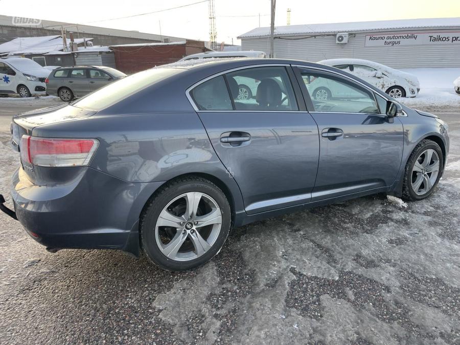 Blue Toyota Avensis 2009 in Kaunas, with an engine capacity of 2.00 L and mileage of 304 thousand km for 3900 €, photo 4 on AUTOMOTO.COM.LV