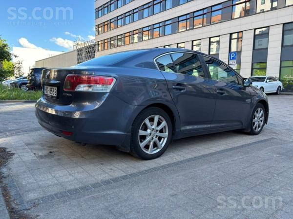 Blue Toyota Avensis 2010 in Riga, with an engine capacity of 2.00 L and mileage of 330 thousand km for 4600 €, photo 5 on AUTOMOTO.COM.LV