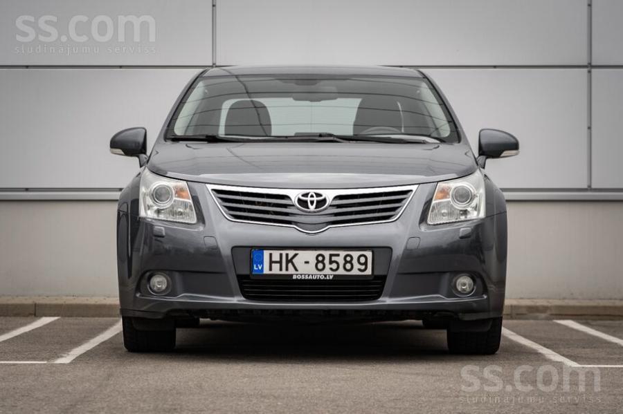 Blue Toyota Avensis 2010 in Riga, with an engine capacity of 2.00 L and mileage of 332 thousand km for 2995 €, photo 3 on AUTOMOTO.COM.LV