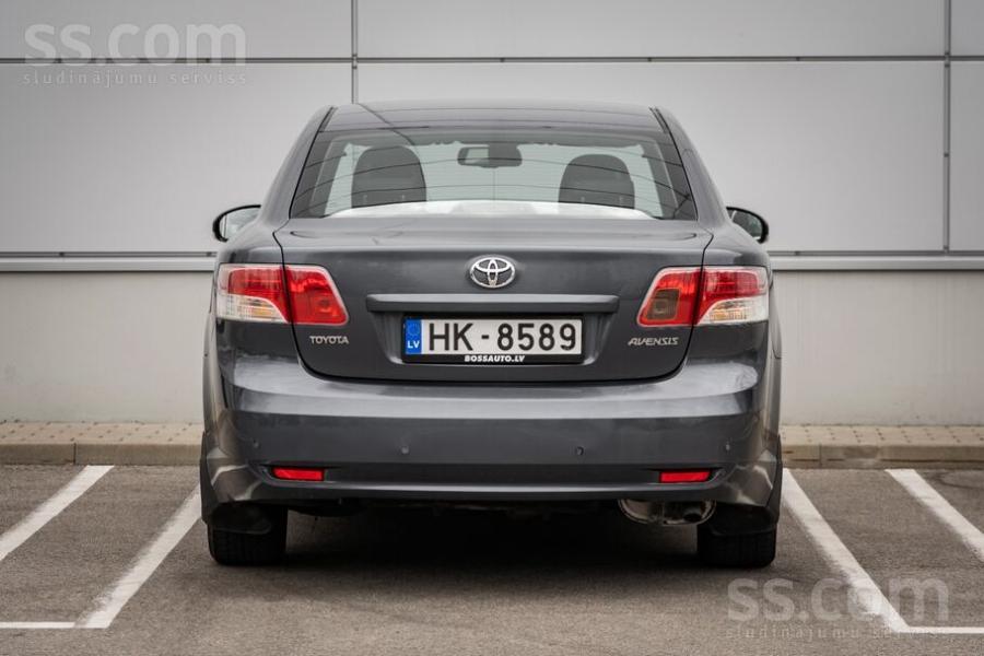 Blue Toyota Avensis 2010 in Riga, with an engine capacity of 2.00 L and mileage of 332 thousand km for 2995 €, photo 6 on AUTOMOTO.COM.LV