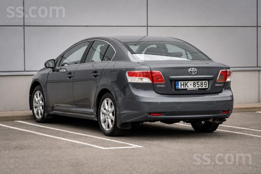 Blue Toyota Avensis 2010 in Riga, with an engine capacity of 2.00 L and mileage of 332 thousand km for 2995 €, photo 7 on AUTOMOTO.COM.LV