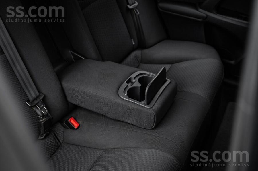 Blue Toyota Avensis 2010 in Riga, with an engine capacity of 2.00 L and mileage of 332 thousand km for 2995 €, photo 14 on AUTOMOTO.COM.LV