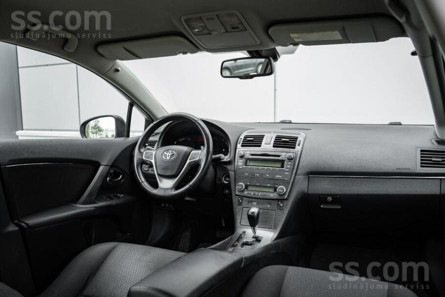 Blue Toyota Avensis 2010 in Riga, with an engine capacity of 2.00 L and mileage of 332 thousand km for 2995 €, photo 15 on AUTOMOTO.COM.LV