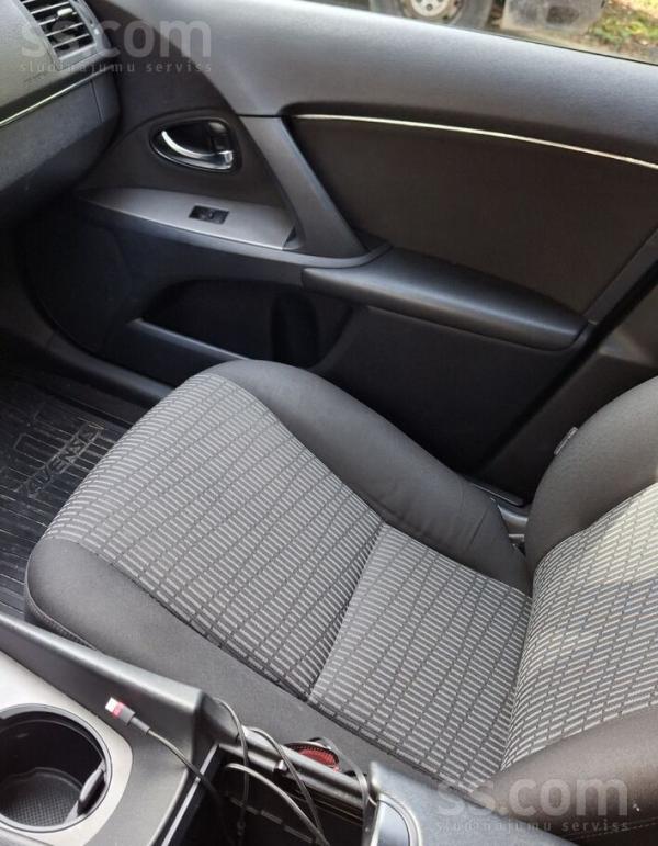 Blue Toyota Avensis 2011 in Riga, with an engine capacity of 1.80 L and mileage of 311 thousand km for 4600 €, photo 5 on AUTOMOTO.COM.LV