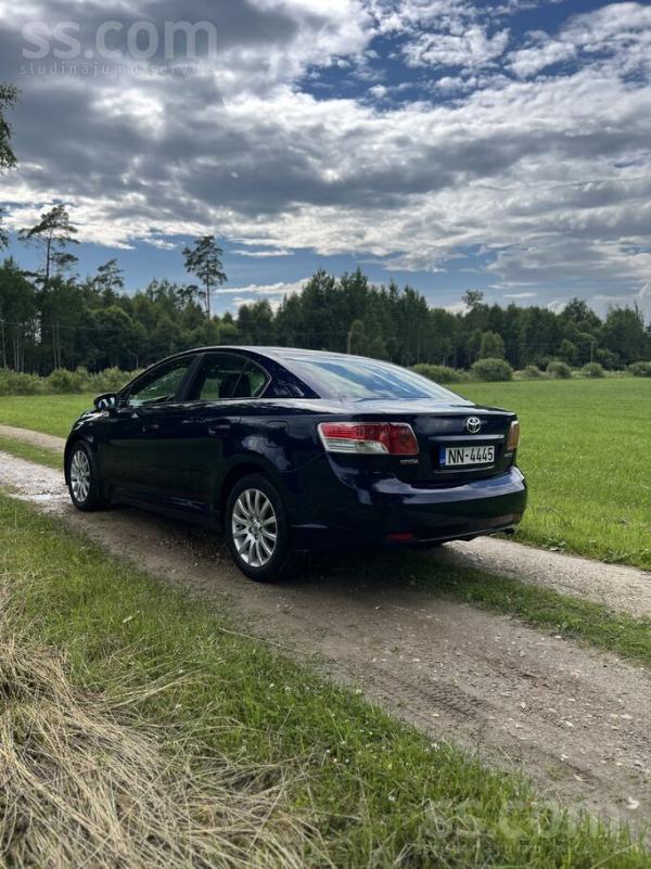 Zils Toyota Avensis 2011 Valmiera, ar dzinēja tilpumu 2.20 L un nobraukumu 237 tūkst. km par 4250 €, foto 3 vietnē AUTOMOTO.COM.LV