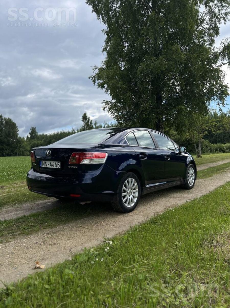 Blue Toyota Avensis 2011 in Valmiera, with an engine capacity of 2.20 L and mileage of 237 thousand km for 4250 €, photo 5 on AUTOMOTO.COM.LV