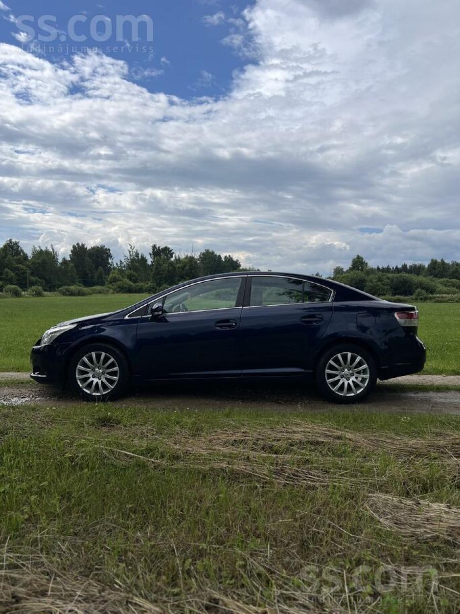Blue Toyota Avensis 2011 in Valmiera, with an engine capacity of 2.20 L and mileage of 237 thousand km for 4250 €, photo 6 on AUTOMOTO.COM.LV