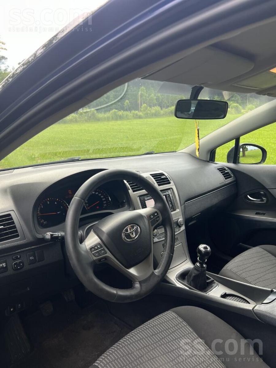 Blue Toyota Avensis 2011 in Valmiera, with an engine capacity of 2.20 L and mileage of 237 thousand km for 4250 €, photo 8 on AUTOMOTO.COM.LV