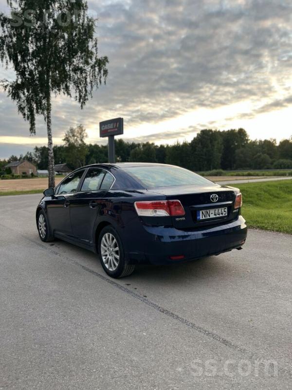 Blue Toyota Avensis 2011 in Valmiera, with an engine capacity of 2.20 L and mileage of 238 thousand km for 4000 €, photo 3 on AUTOMOTO.COM.LV
