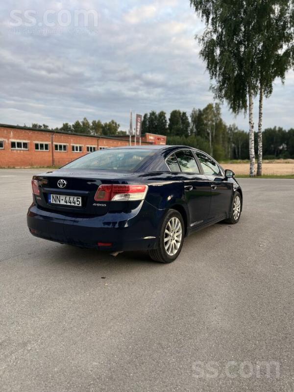 Blue Toyota Avensis 2011 in Valmiera, with an engine capacity of 2.20 L and mileage of 238 thousand km for 4000 €, photo 4 on AUTOMOTO.COM.LV