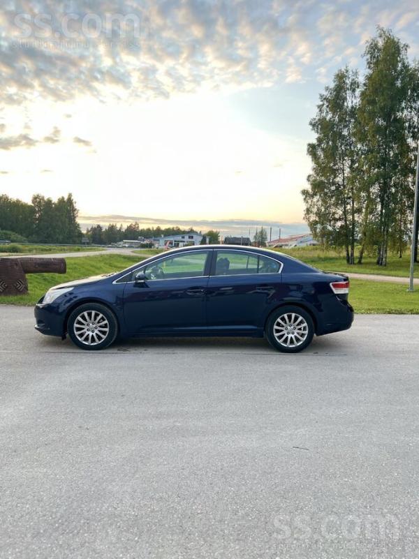 Blue Toyota Avensis 2011 in Valmiera, with an engine capacity of 2.20 L and mileage of 238 thousand km for 4000 €, photo 5 on AUTOMOTO.COM.LV